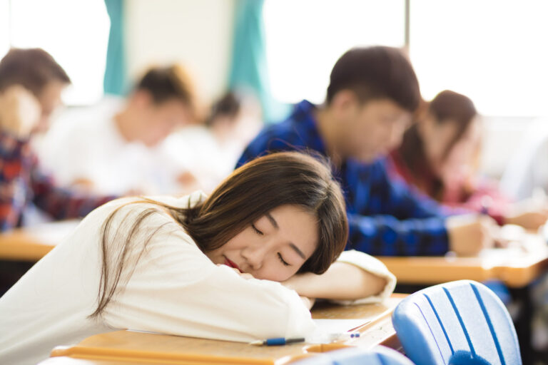 Does Your Student Sleep in Class? - Oxford Learning
